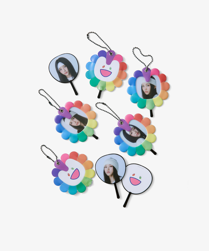 NewJeans | NewJeans X MURAKAMI FAN KEYRING