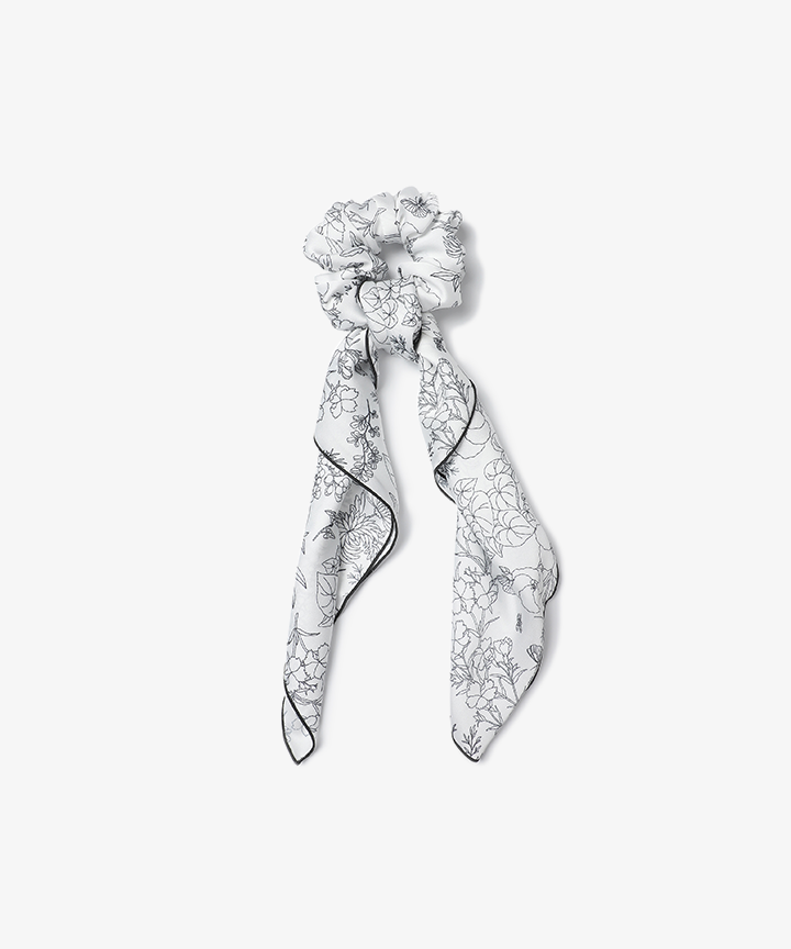 BTS | SCRUNCHIE & SCARF SET (white)